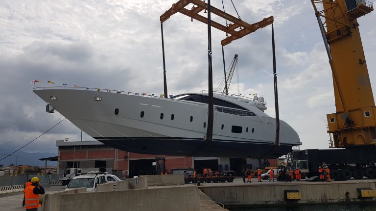 PRIMI MAN V12-2000 CONSEGNATI AD AB YACHTS - Ranieri Tonissi S.p.A.